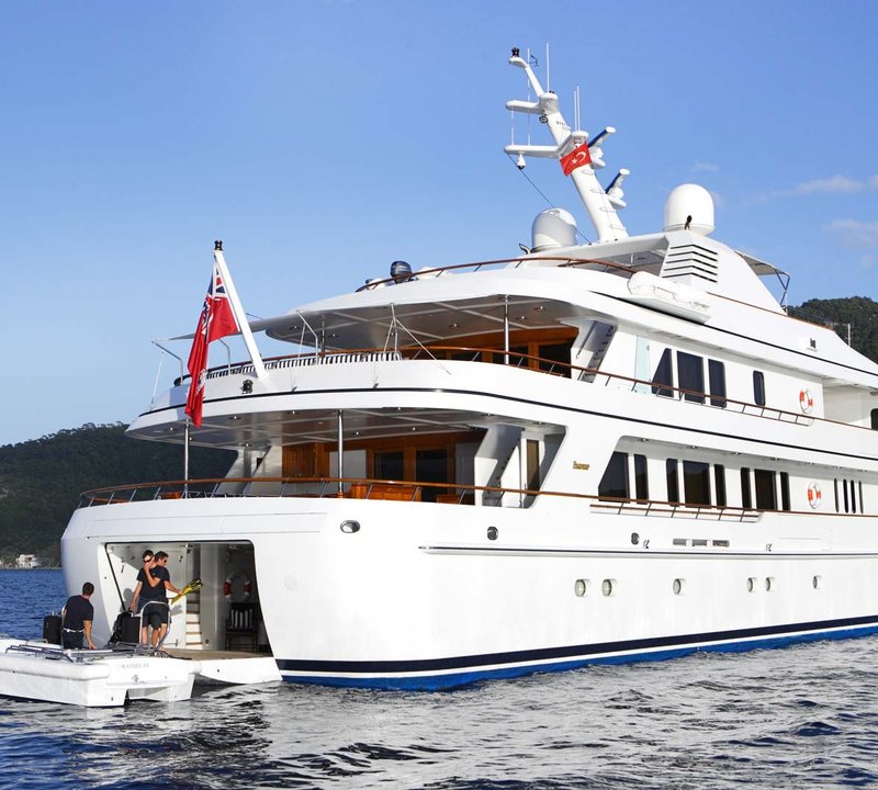Yacht NEW HAMPSHIRE, a Feadship Superyacht | CHARTERWORLD Luxury ...